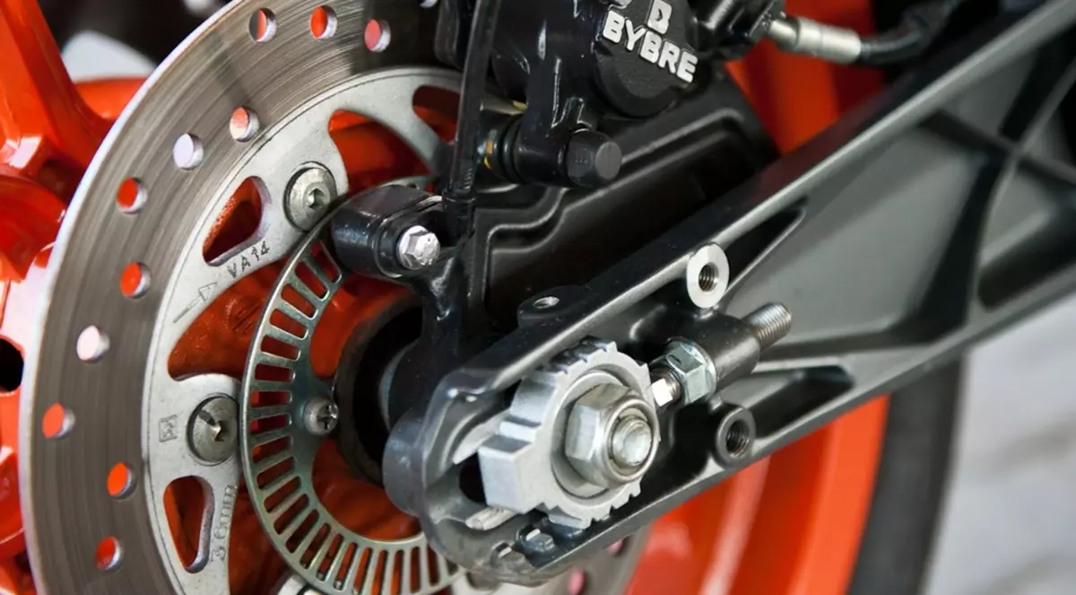 Test Drive KTM Duke 390: 