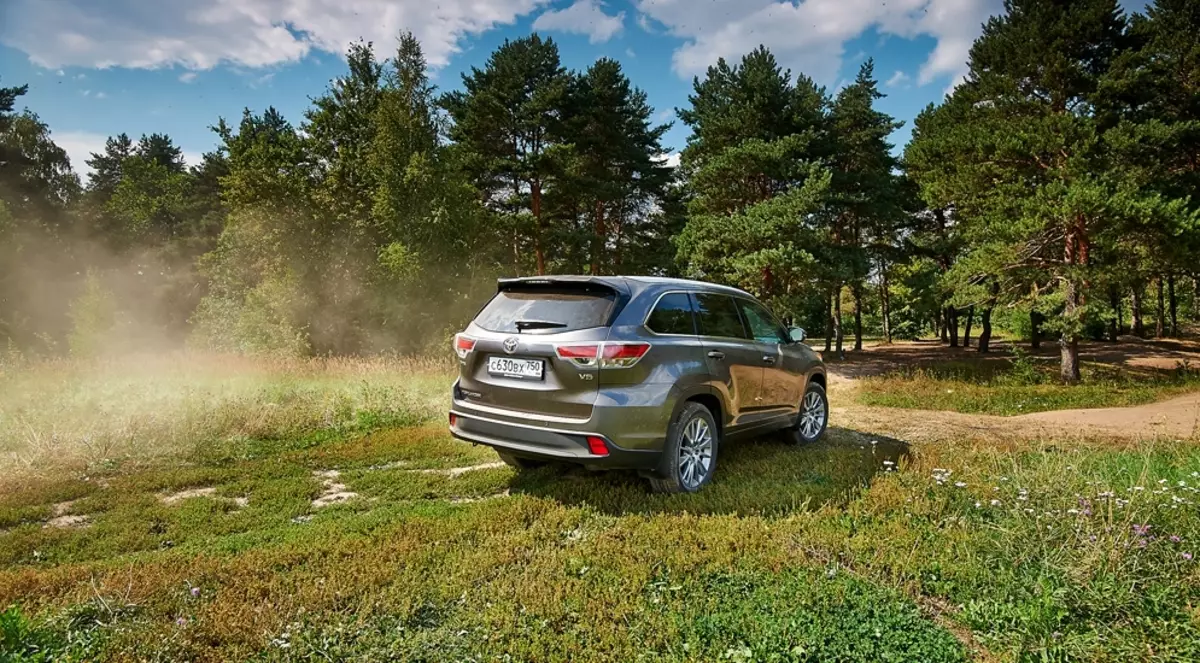 ტესტირება Toyota Highlander: გენი არ მალავს 10513_14