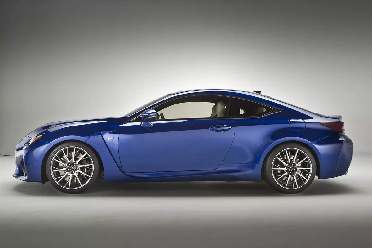 Lexus het Europeërs 'n nuwe coupe aangebied 10695_2