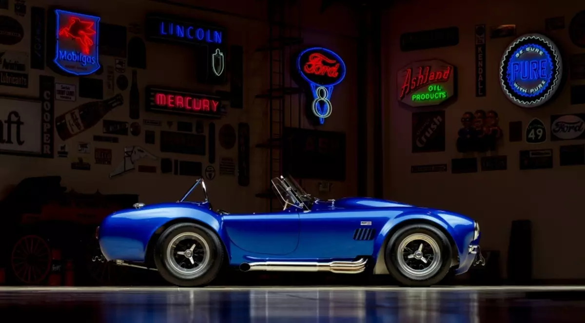 200 m.p.h: Lịch sử đáng kinh ngạc của hai máy nén Shelby 427 Cobra "Super Snake"