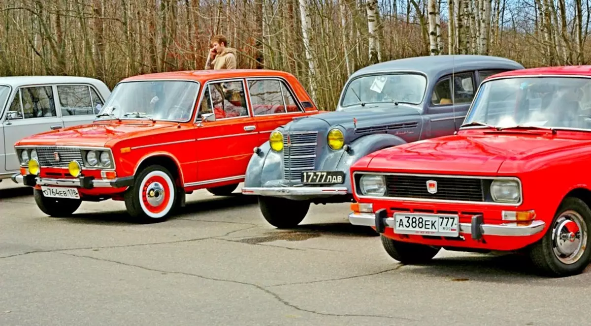 Mobil Soviet Ngunjungi Lenin: Laporan Foto saka pambukaan Musim Retro