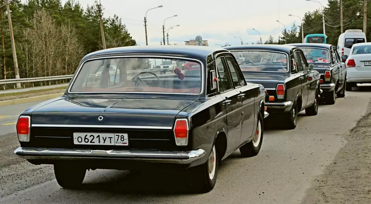 Sowjet-motors besoek Lenin: Foto-verslag van die opening van die retroseisoen 1111_10