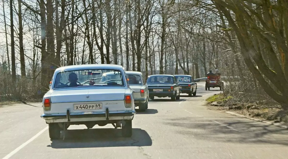 Sowjetische Autos, die Lenin besuchen: Fotobericht von der Eröffnung der Retro-Saison 1111_8