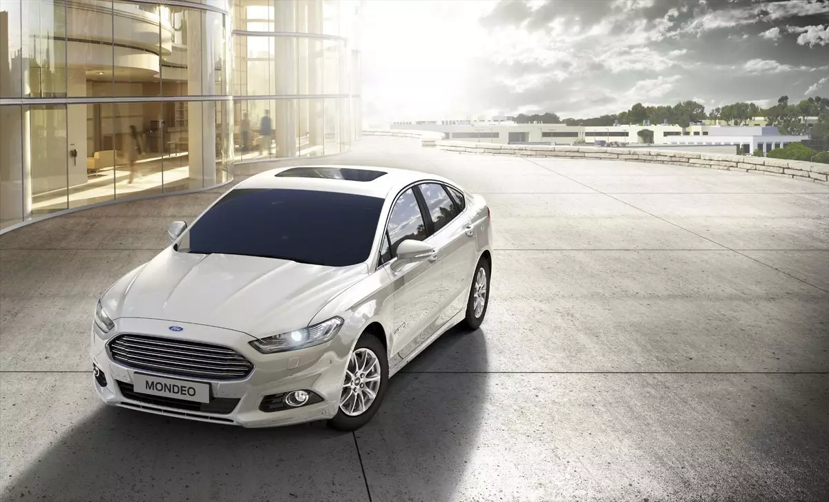 Ford Mondeo last generation will get to European dealers in the fall 11208_4