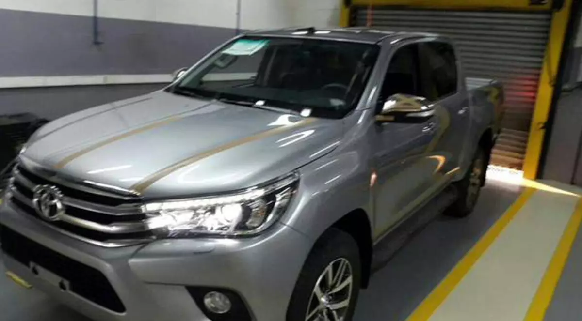 Mae Toyota Hilux yn parhau i ddatganoli 