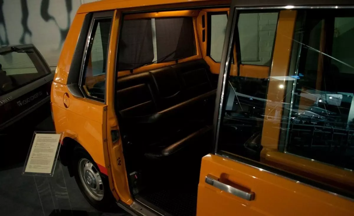 1976-Volvo-sperimentale-taxi-TAX-TAX-PRIMA PRENOTATO-TOP-NISSAN-NV200-MOMA-TOP-TOP-NISSAN-NV200-MOMA-commissionato: questo-notevolmente-Smalleoaster-Note-the-rollercoaster-style-style-badded-was. JPG.