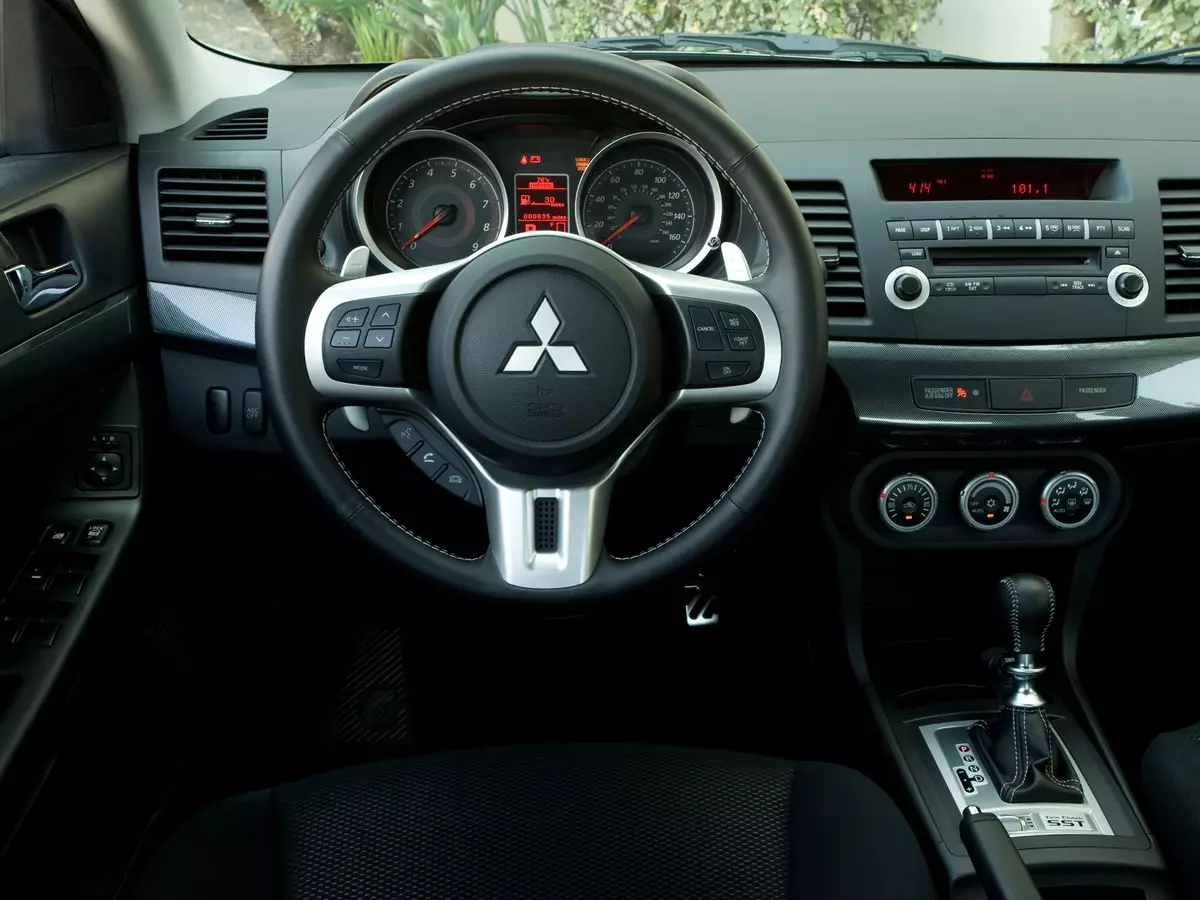 MITSUBISHI_LANCER_RALLIART_26.JPG.