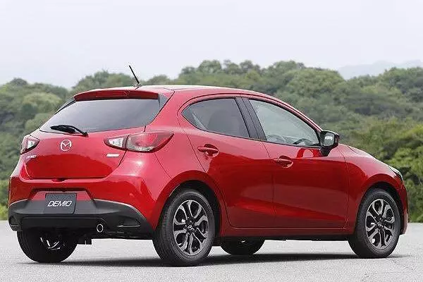 Mazda2_Z1.JPG.