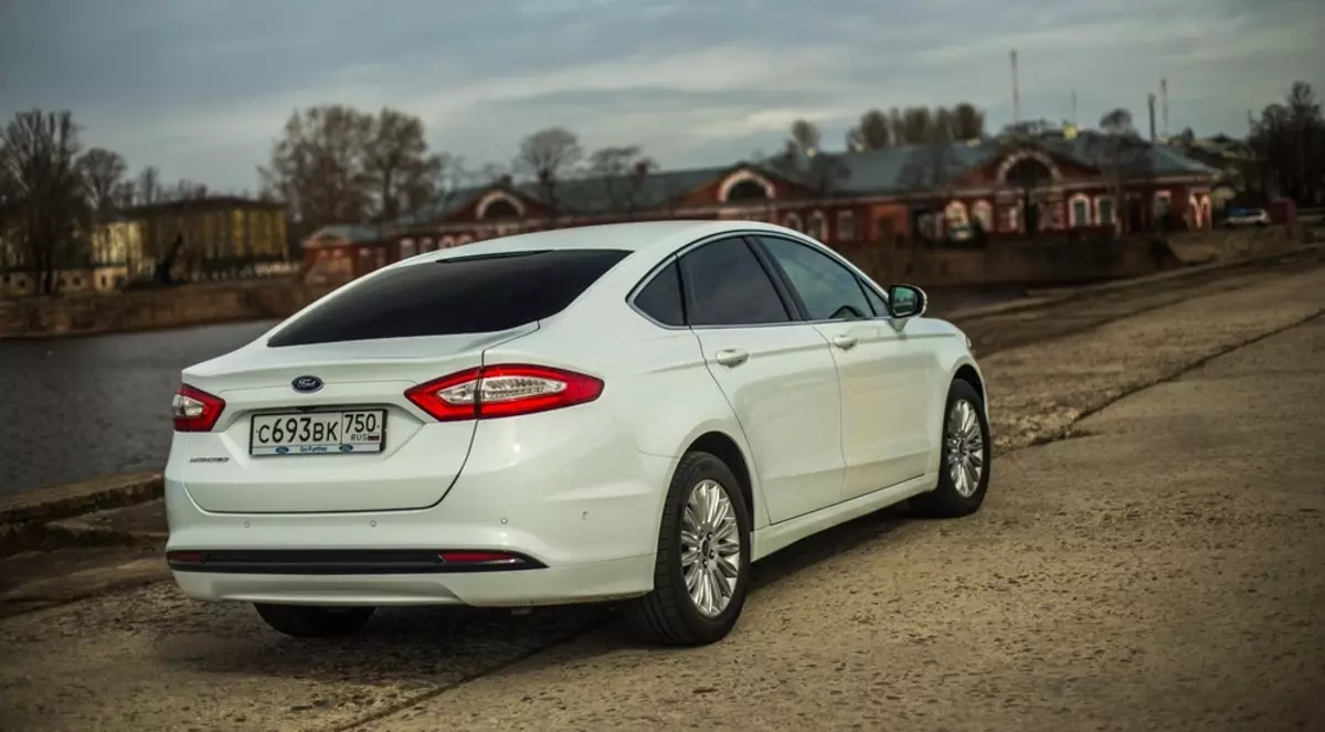 O primeiro teste do novo Ford Mondeo: ele logo mostrará tudo ... 1273_5