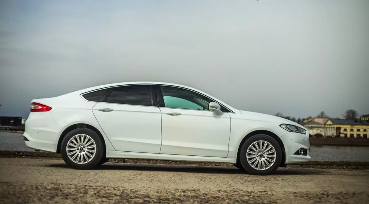 O primeiro teste do novo Ford Mondeo: ele logo mostrará tudo ... 1273_6