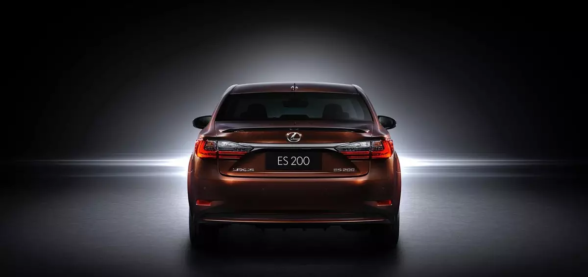 Lexus ngenalake es ing Shanghai sing dianyari 1280_5