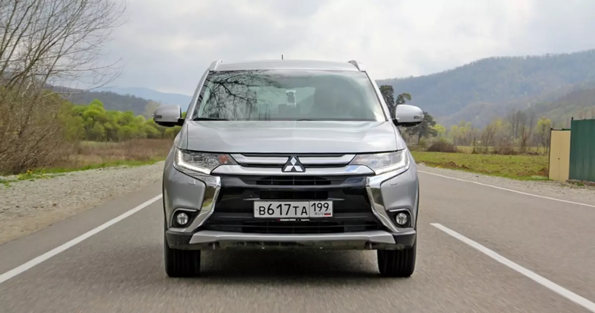 Den første testen av den nye Mitsubishi Outlander: 