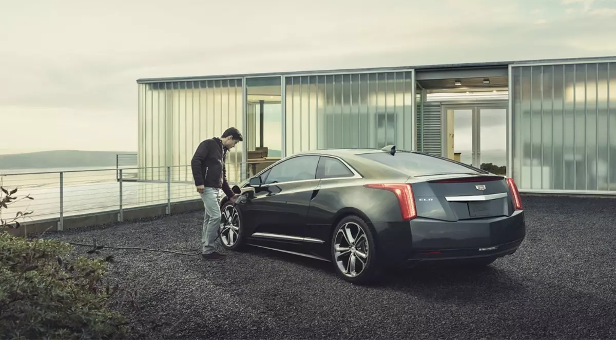 2016-Cadillac-elr-002.jpg.