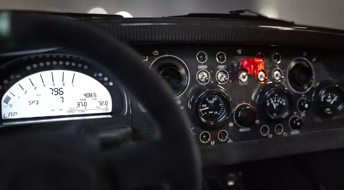 Donkervoort D8 GTO голи голи јаглеродно издание оди во серија. Дарт Ведер одобри 139_4