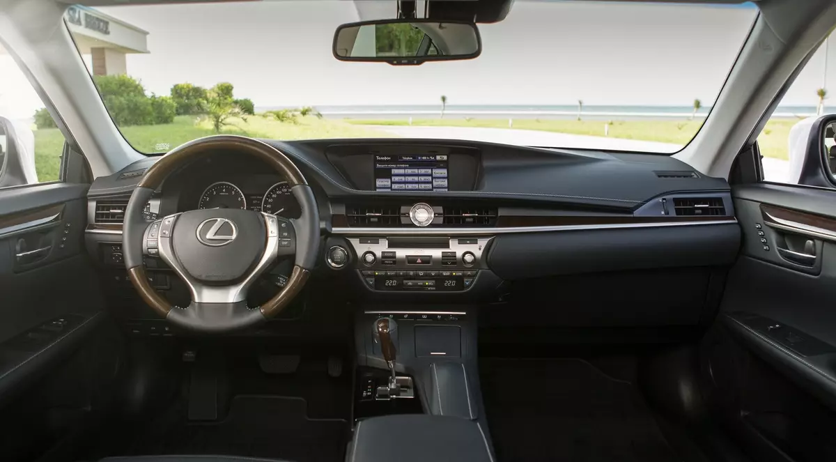 Lexus нь түргэн тусламжийн Premiere-ийн өмнө шинэ es толгойн тийзийг харуулсан 1401_4