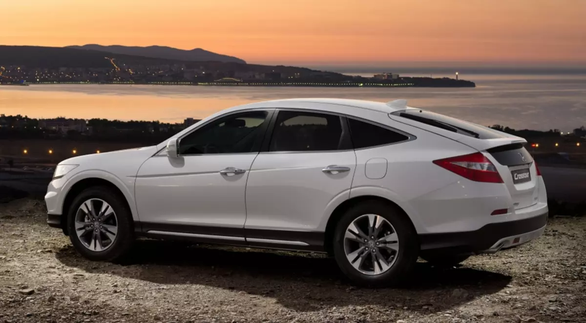 Honda inakamilisha kutolewa kwa mfano wa crosstour hadi mwisho wa 2015 1411_3