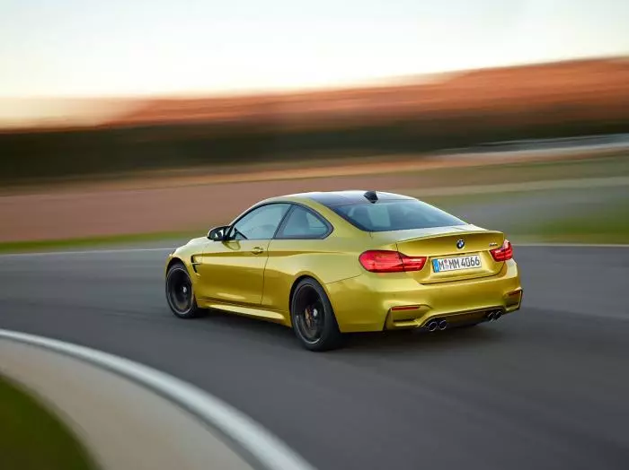 BMW M4-1.jpg.