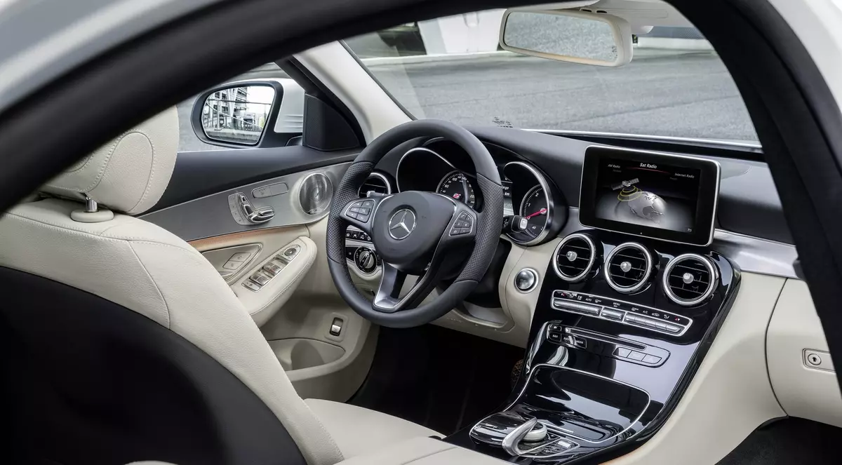 Mercedes-Benz C-Class daha əlçatan bir versiya əldə edəcəkdir 1461_3