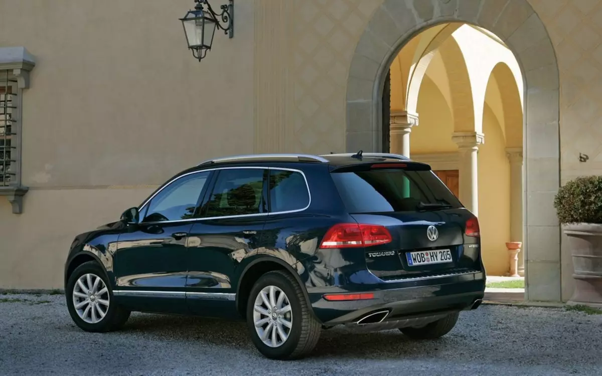 1VW-Touareg-Hybrid-8.JPG