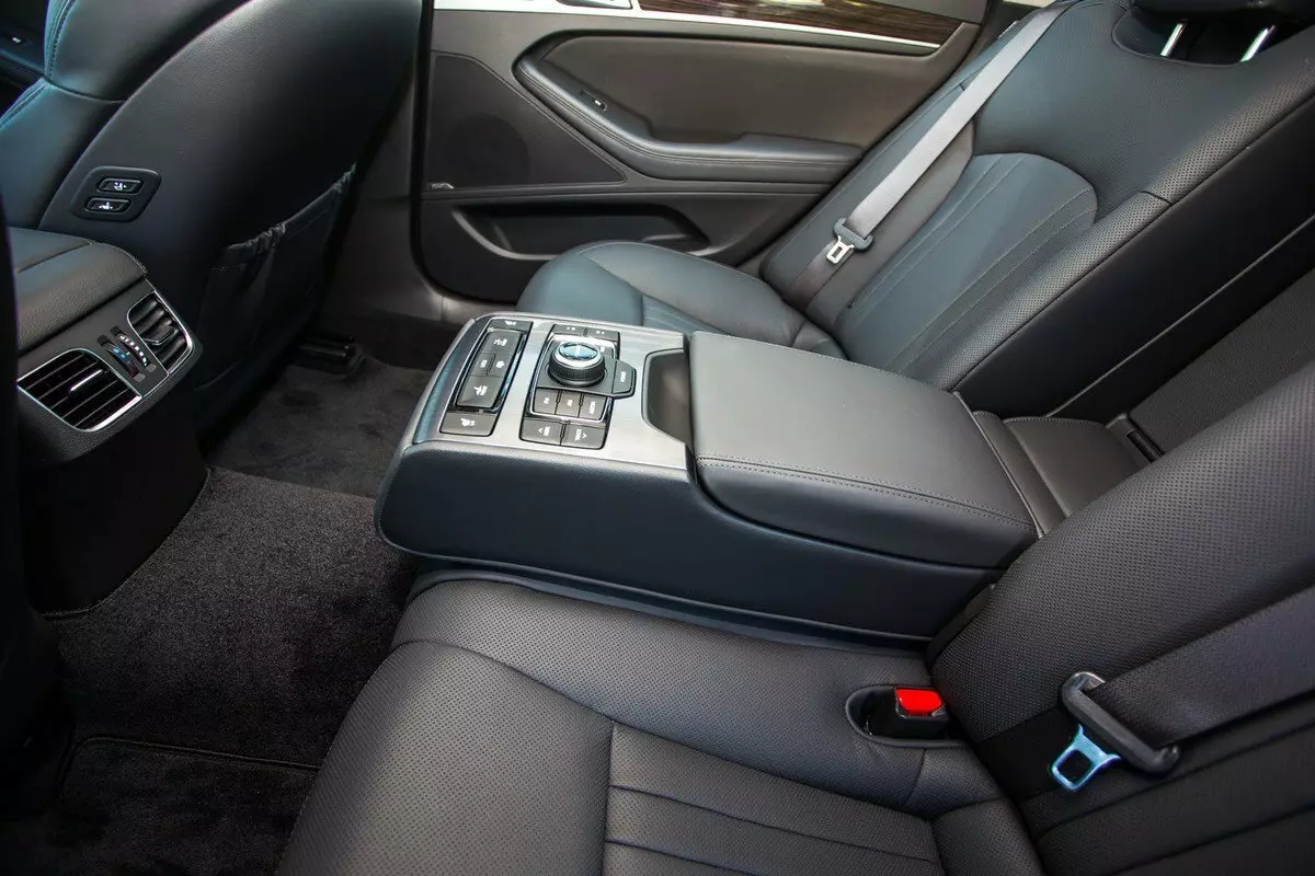 اختبار القيادة New Hyundai Genesis: ليس الصلب الصلب 14829_5
