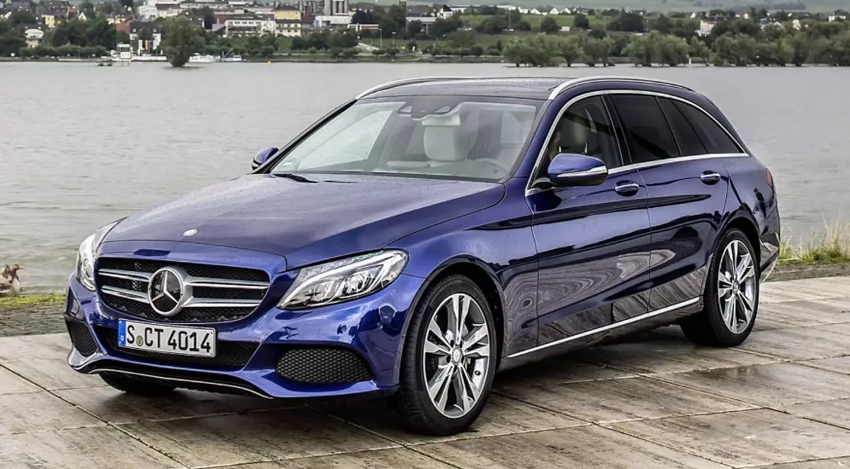 Gedefinieerd de beste auto's van het jaar. Mercedes heeft geen concurrenten verlaten 1496_1