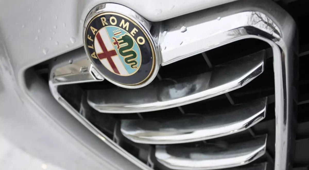 Test drive Alfa Romeo Giulietta: Italian, na hindi sumisigaw 15055_3