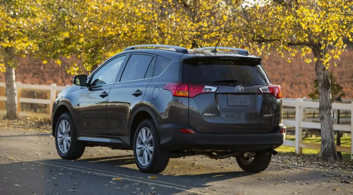 TOYOTA NUA RAV4: Ní áit é an easpa anseo 15351_3