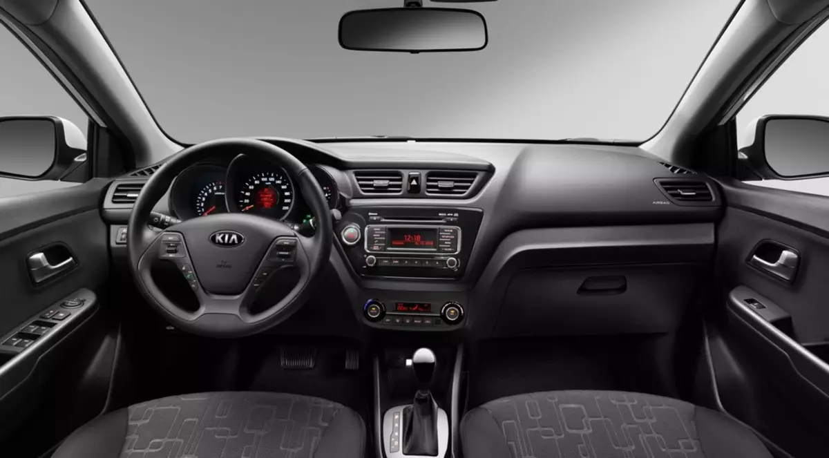 Atjaunināta versija Kia Rio Sedan saņēma rubļa cenas 1564_3