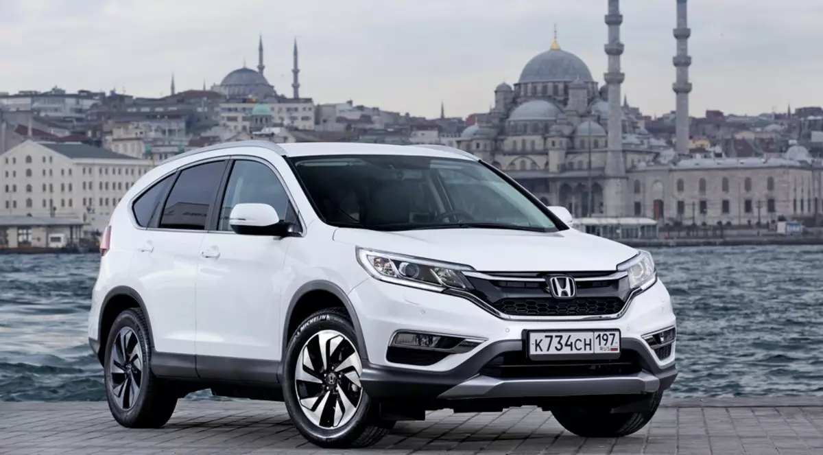 Premier essai routier Nouveau Honda CR-V: Restyling? Améliorer! 1595_2