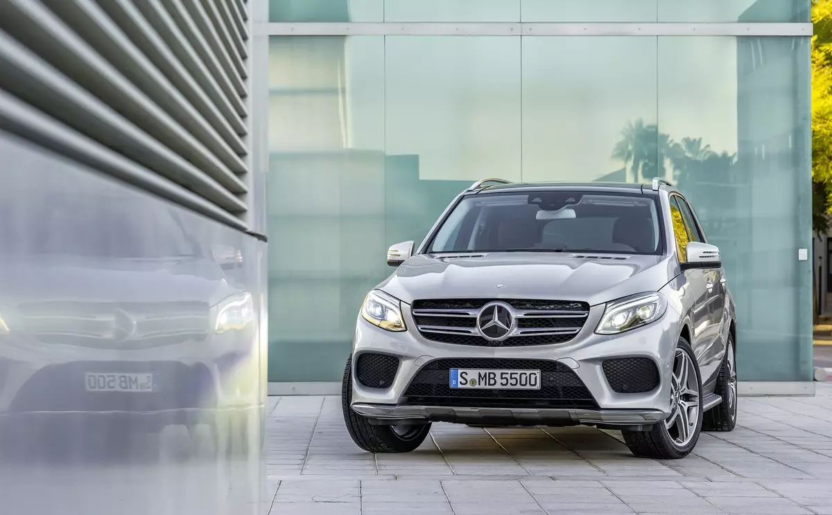 Mercedes-Benz M-Class пройшов через фейсліфт і перейменувався в GLE 1618_15