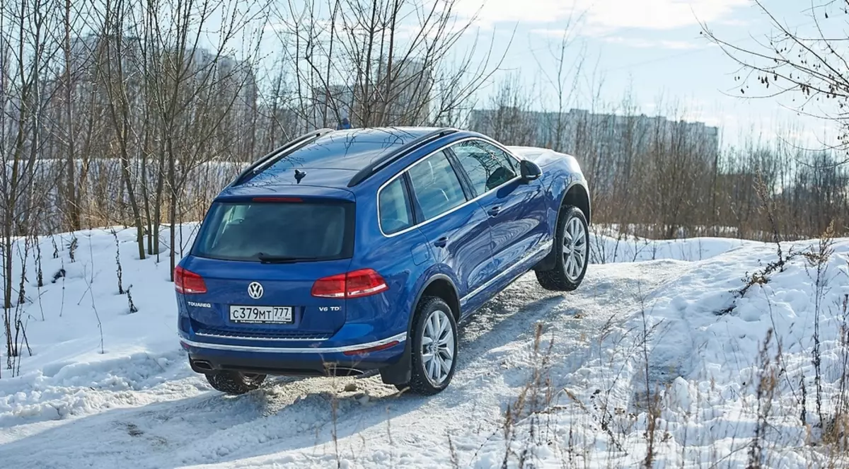 Gi-update sa Test Drive ang Volkswagen Touareg: Ogrechi Ebolusyon 1662_39