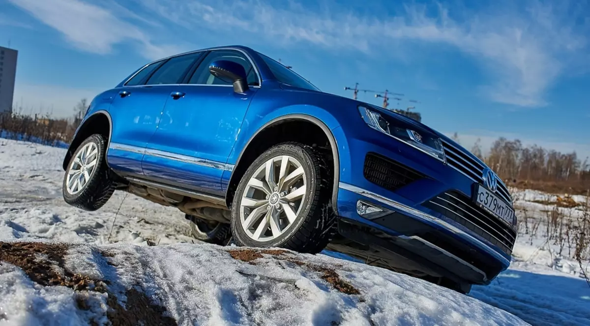 Gi-update sa Test Drive ang Volkswagen Touareg: Ogrechi Ebolusyon 1662_40