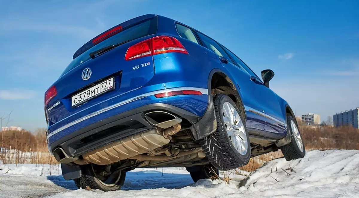 Gi-update sa Test Drive ang Volkswagen Touareg: Ogrechi Ebolusyon 1662_41