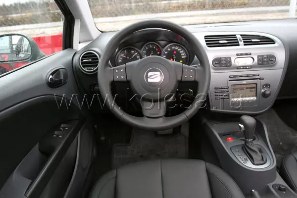 Test Drive Seat Leon: Hot, Spanish Guy 16819_2