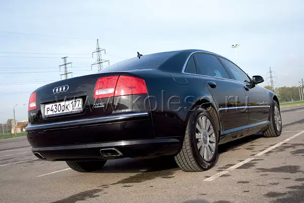 Audi A8 ආරක්ෂාව B6 / B7 යන පන්තියෙන් ආරක්ෂා කර ඇත - මෙය යුරෝපා සංගමයේ සම්මතයන් පිළිබඳ ඉහළම වෙන්කරවා ගැනීමයි.