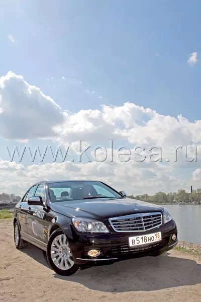 Mercedes-Benz C-kelas: makarya mburi 16976_2