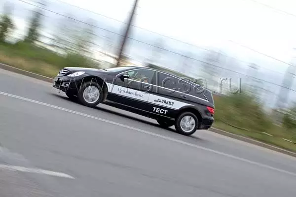 Mercedes R500: el culte de tres 