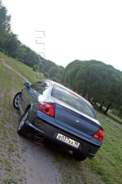 Peugeot 407.