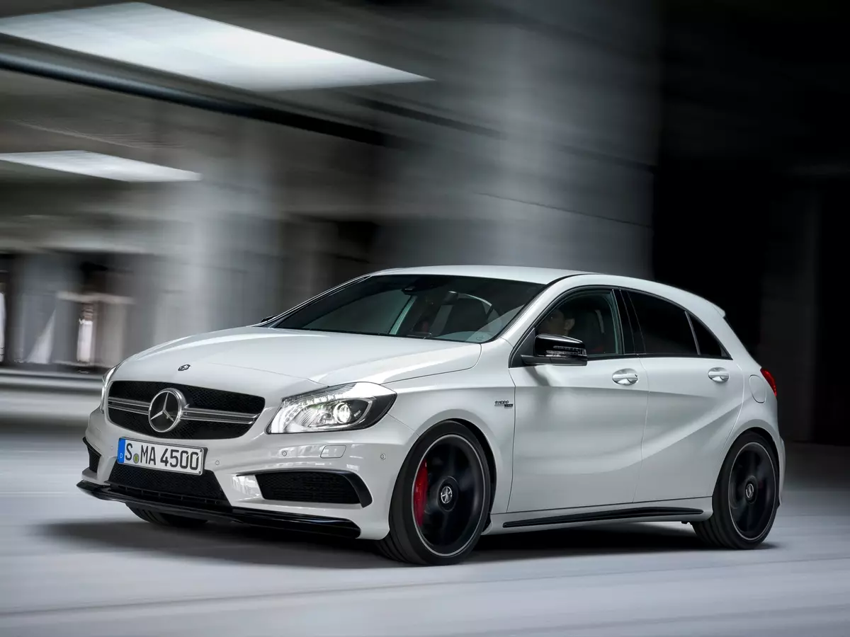 MERCEDES-BENZ_A_45_AMG_11.JPG