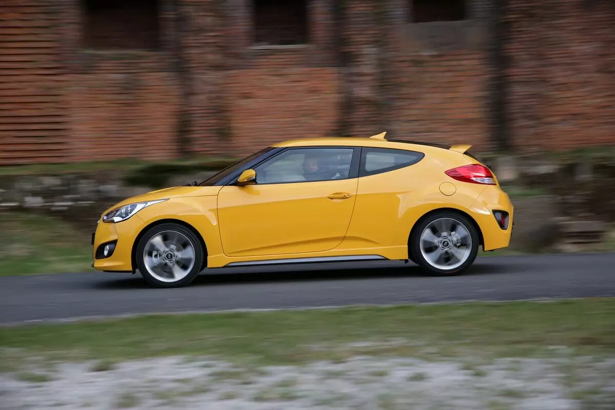 Hyundai Veloster I untuk 900 ribu rubel 17383_3