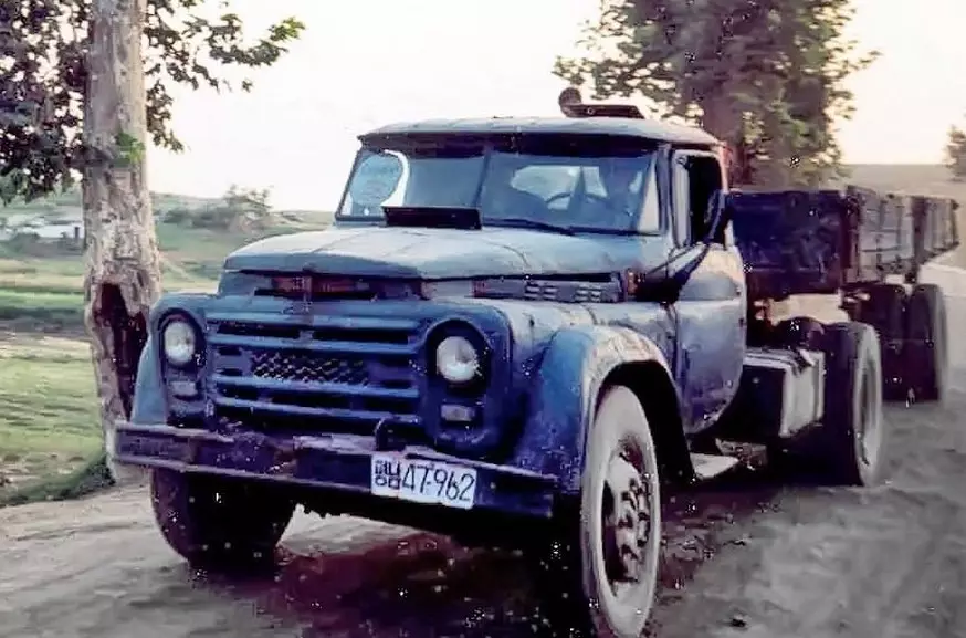 הצמח ב- DPRK, אשר הפיק את GAZ-69 ומרצדס בנץ 190 עם מנוע מן הוולגה 17394_10