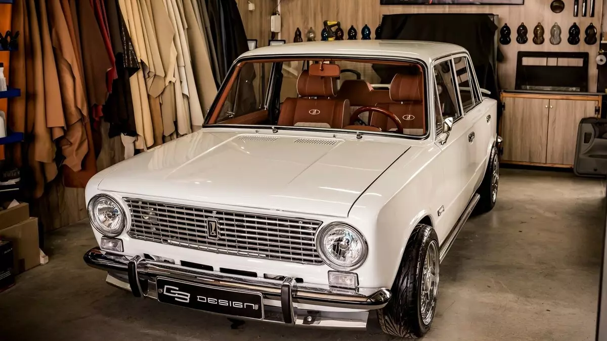 Aristócrata búlgaro: Restaurante Vaz-2101 con Bentley e Rolls-Royce 17413_1