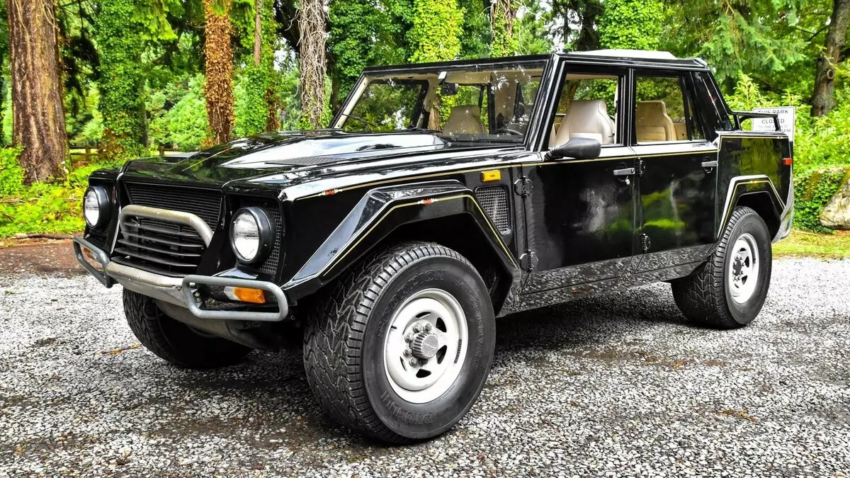 No és vostè Urus: el rar Lamborghini LM002 és gairebé sense córrer a la venda 17451_20