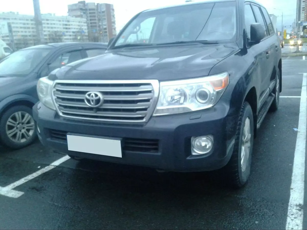 Toyota Land Cruiser 200 ji bo 1.7 mîlyon 17481_1