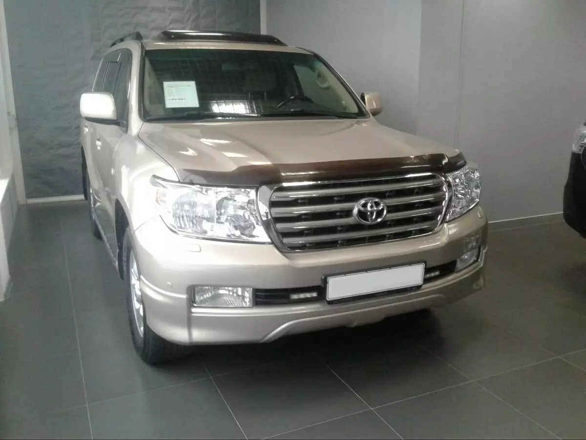 Toyota Tanah Cruiser 200 kanggo 1,7 juta 17481_26