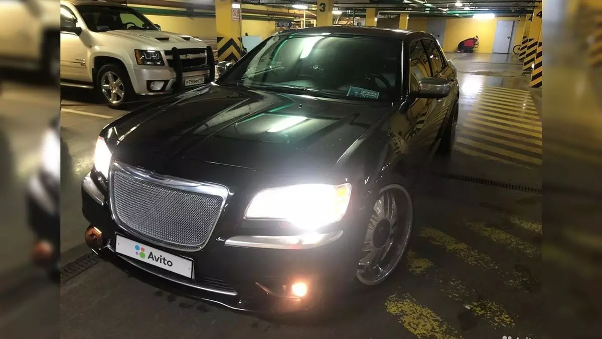 Chrysler 300c II: kufanele ngithenge ama-ruble ayizigidi eziyi-1,3 17501_10