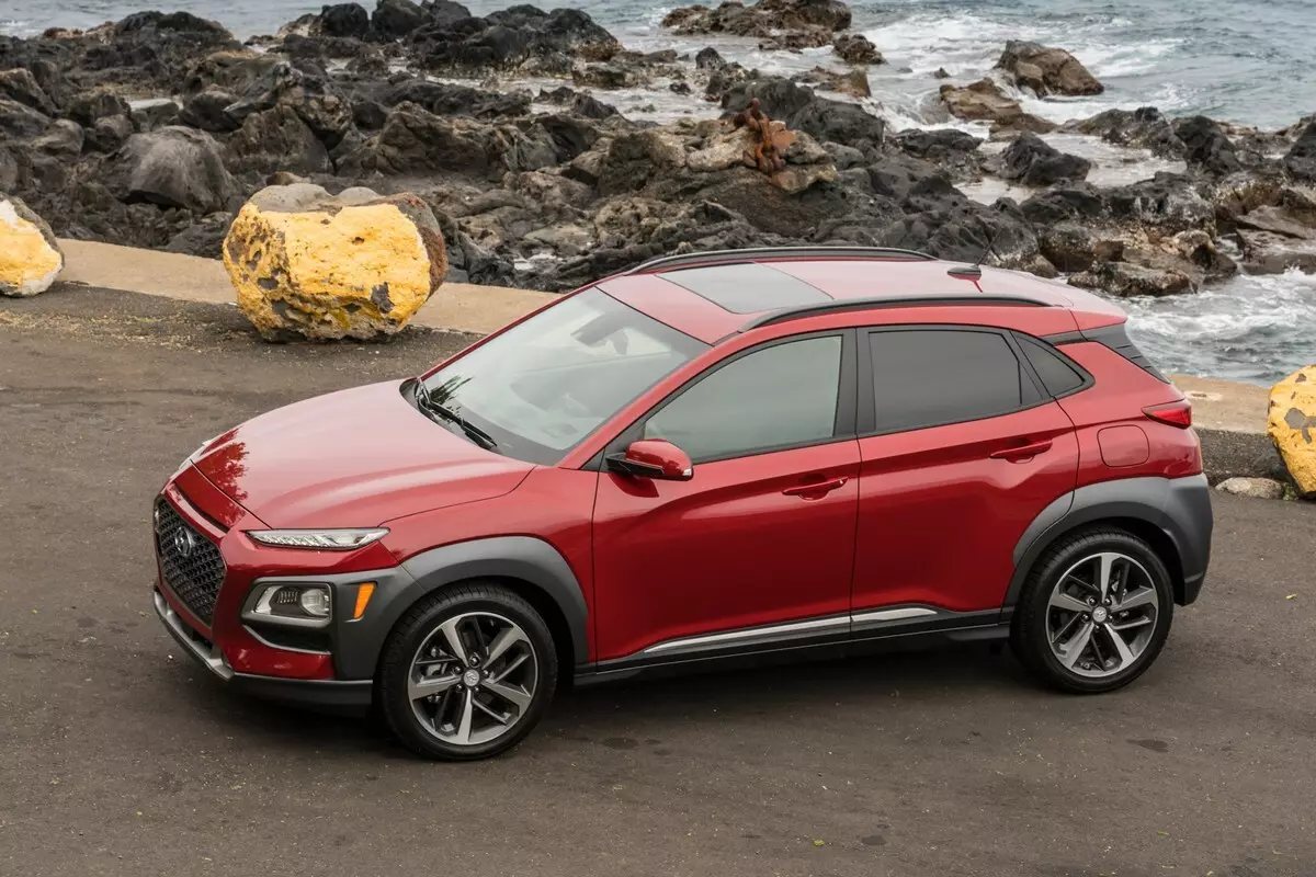Hyundai Kona has a special niche: for Kia Rio X-Line it is too expensive, for Toyota C-HR - too small