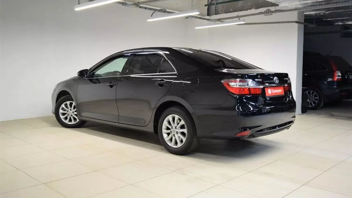 Ntuziaka Toyota Camry Voi ịzụta 17557_32