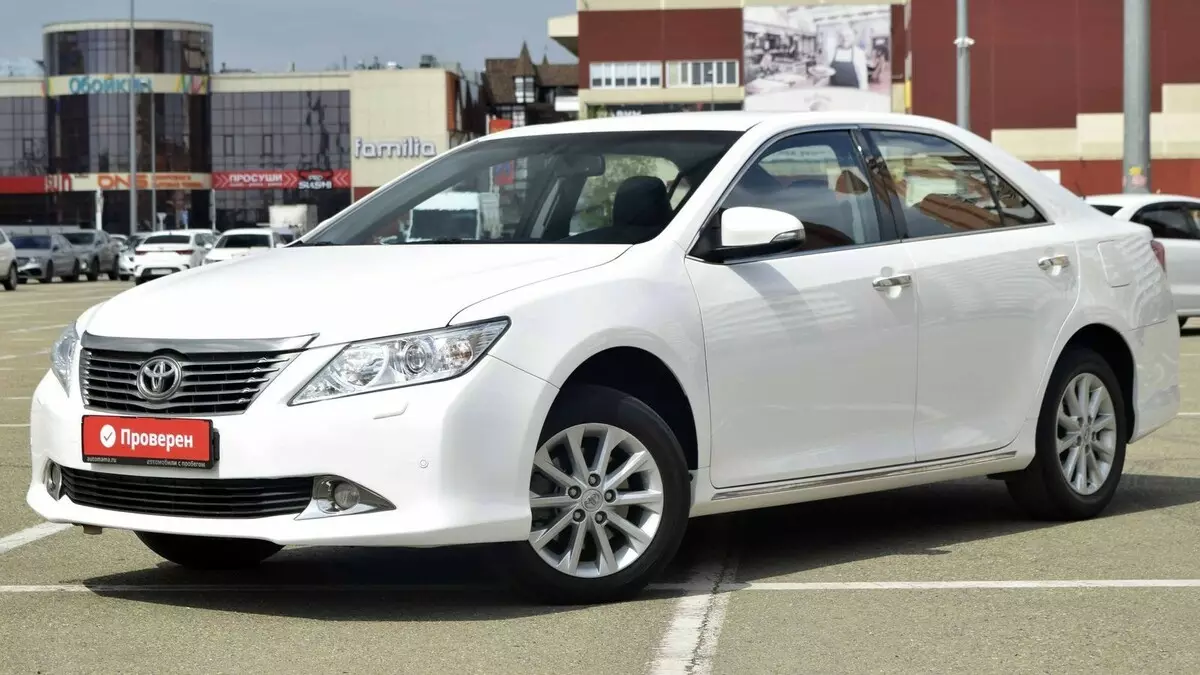 Ntuziaka Toyota Camry Voi ịzụta 17557_9