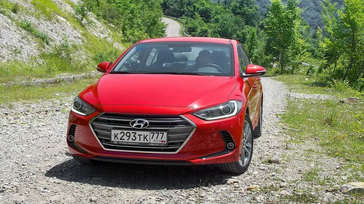 Sygyryk we ýaýlar ýok: Synag täze Hyundai Elannona synag 17703_43